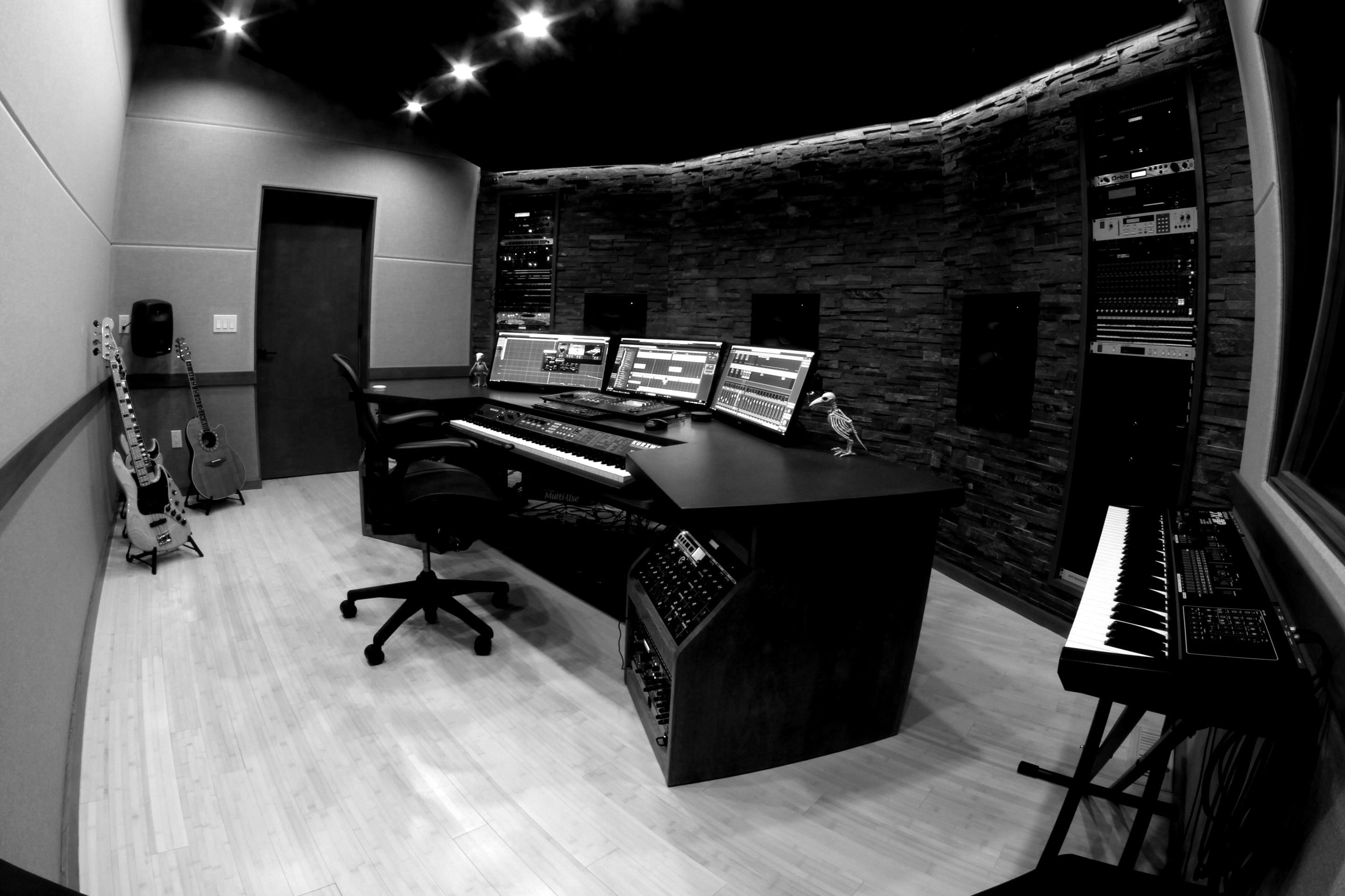 Build a Kurzweil MIDIBoard Music Production Desk - David Delbridge